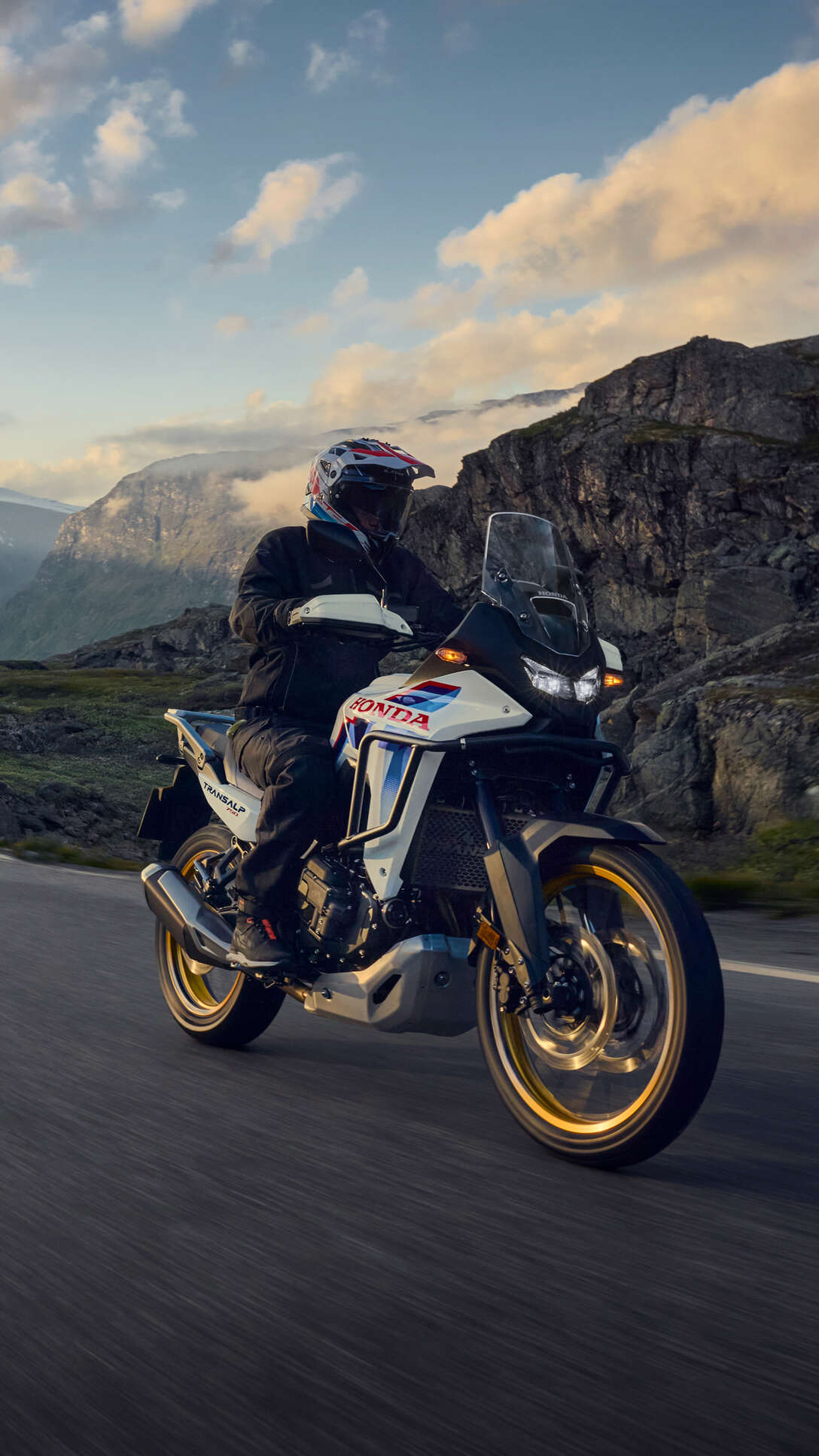 Honda | XL750 Transalp | Présentation | Moto de tourisme et d'aventure ...